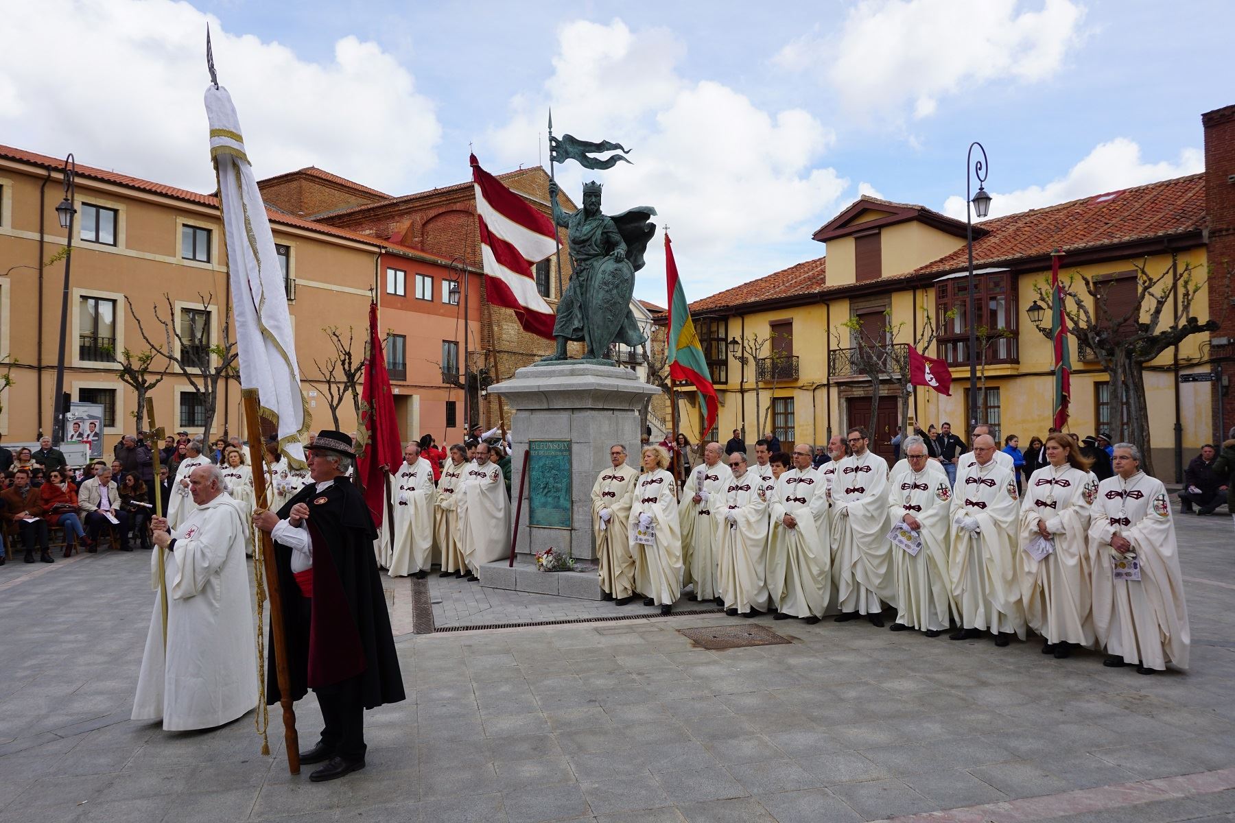 Estatua de Alfonso IX en León – Asociación Alfonso IX